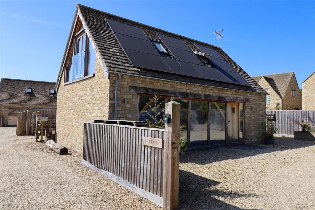 Church Street, Stonesfield OX29 1 bed detached house - £2,000 pcm (£462 pw)