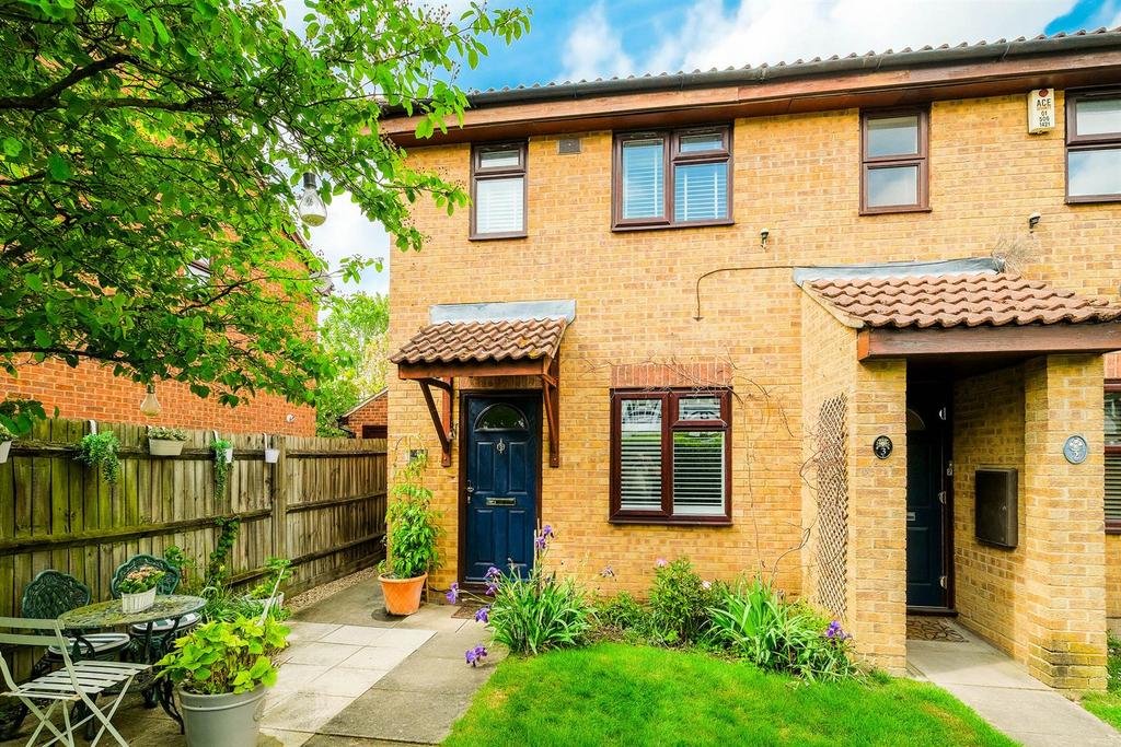 Falcon Way, Wanstead 1 bed flat for sale - £350,000