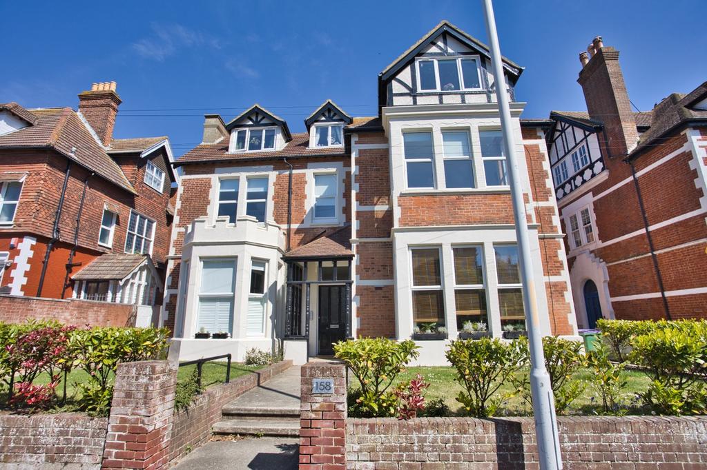 Sandgate Road, Folkestone, Kent, CT20 3 bed flat for sale - £375,000
