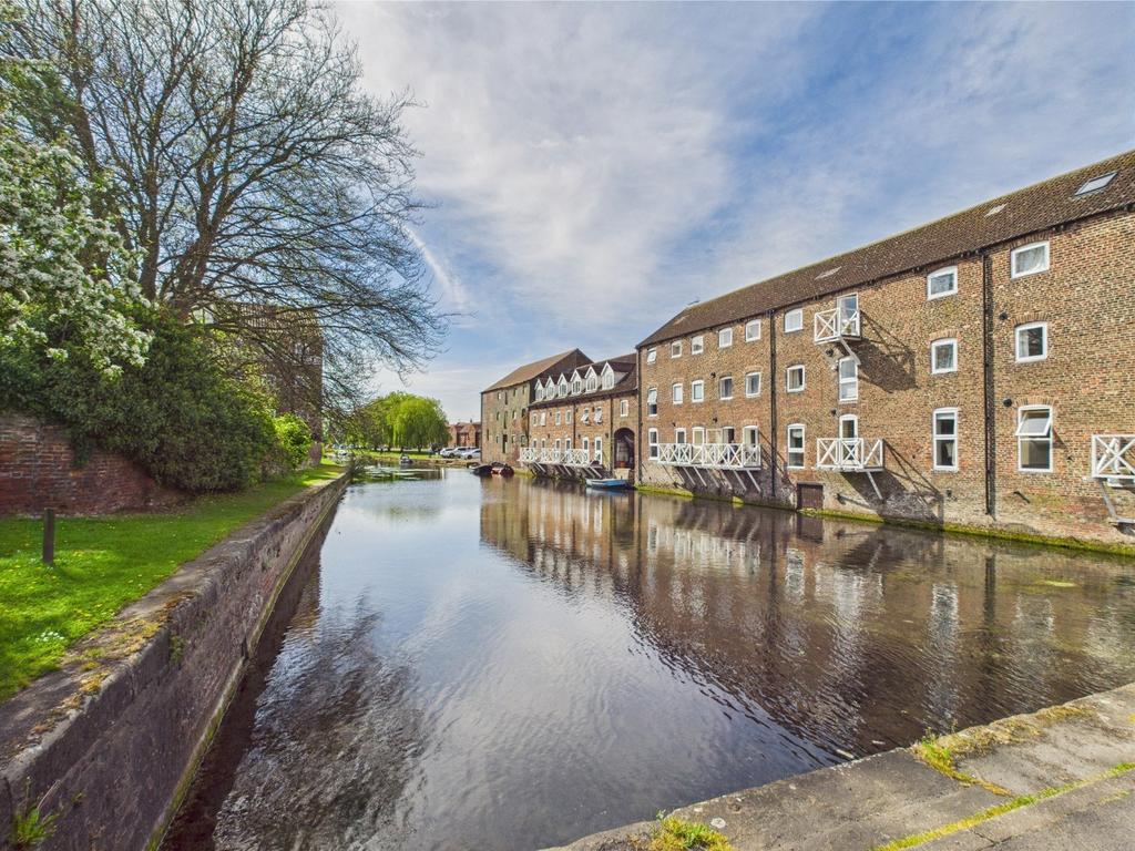 Riverhead Court, Driffield, YO25 6NW 1 bed flat for sale - £79,000