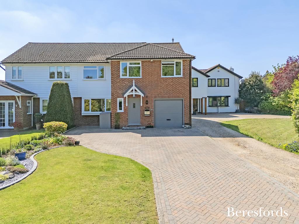 Stevens Lane, Felsted, CM6 4 bed semi-detached house - £585,000