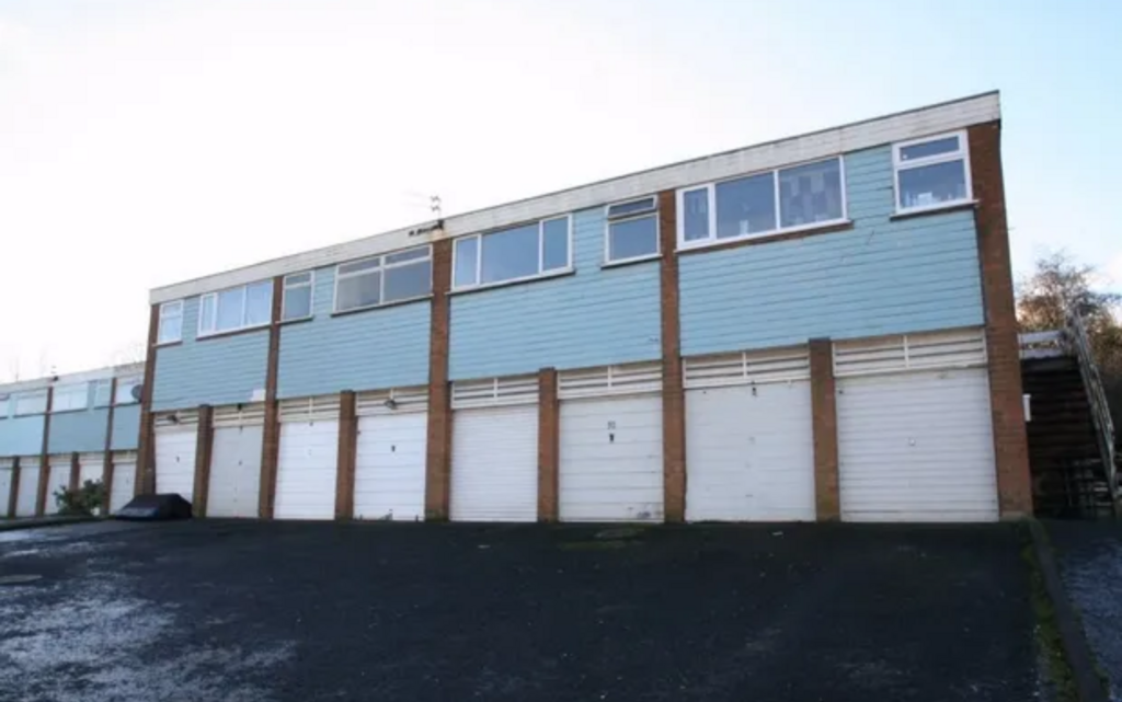 Tividale B69 1 bed flat - £9,000