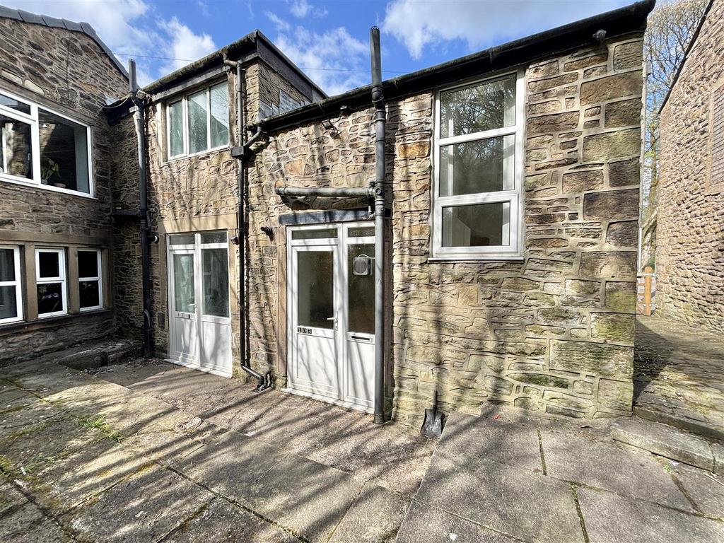 Dinting Vale, Glossop 1 bed end of terrace house to rent - £715 pcm (£ ...