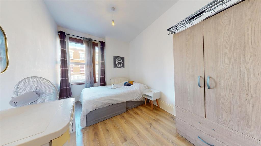 High Road, Willesden Green NW10 1 bed property - £700 pcm (£162 pw)