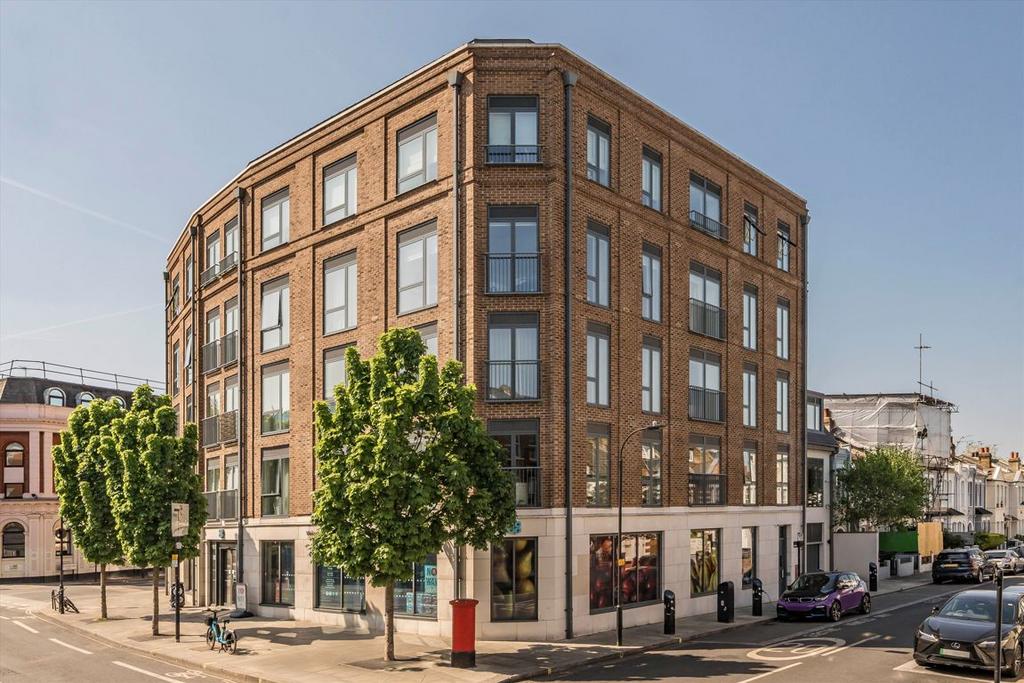 New Kings Road, London SW6 3 bed flat to rent - £11,999 pcm (£2,769 pw)