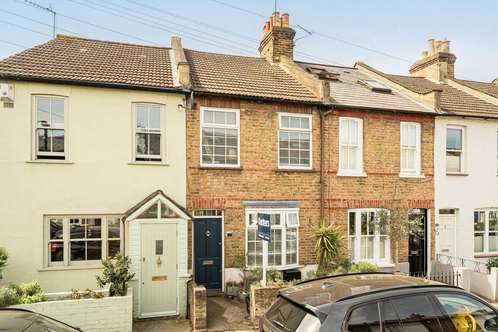 Mereway Road, Twickenham TW2 2 bed terraced house for sale - £749,950