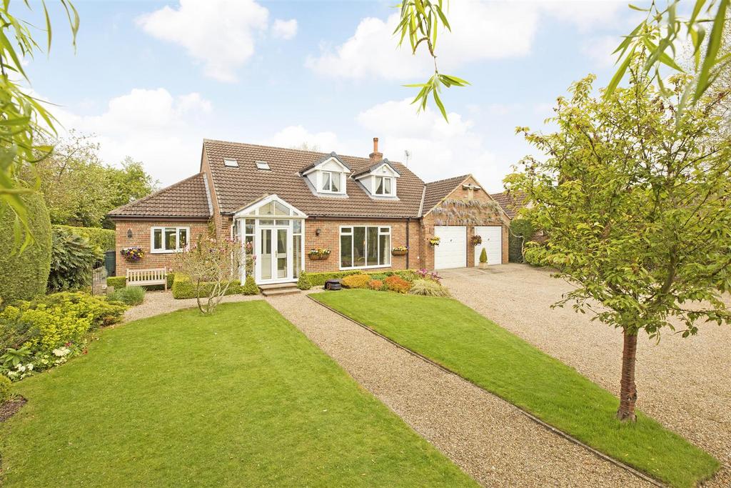 Arkendale Road, Ferrensby, Knaresborough 3 bed bungalow for sale - £895,000