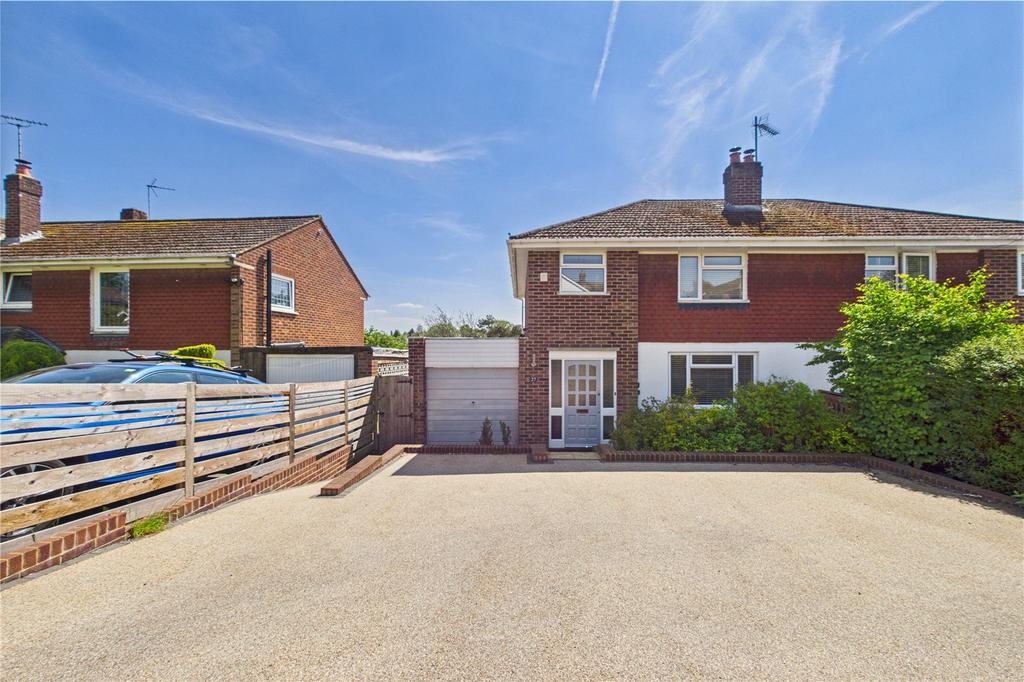 Fairford Road, Tilehurst, Reading... 3 bed semi-detached house - £450,000