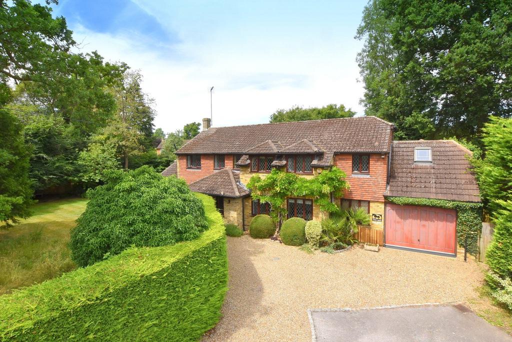 Heathview, East Horsley, KT24 5 bed detached house - £1,550,000
