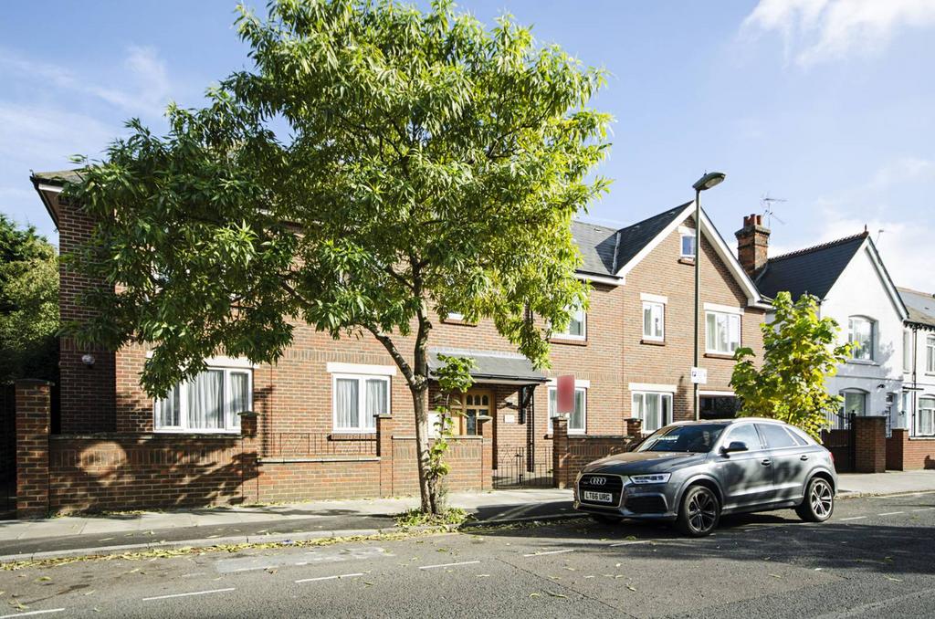 Booth Road, Colindale, London, NW9 2 bed flat to rent - £2,150 pcm (£ ...