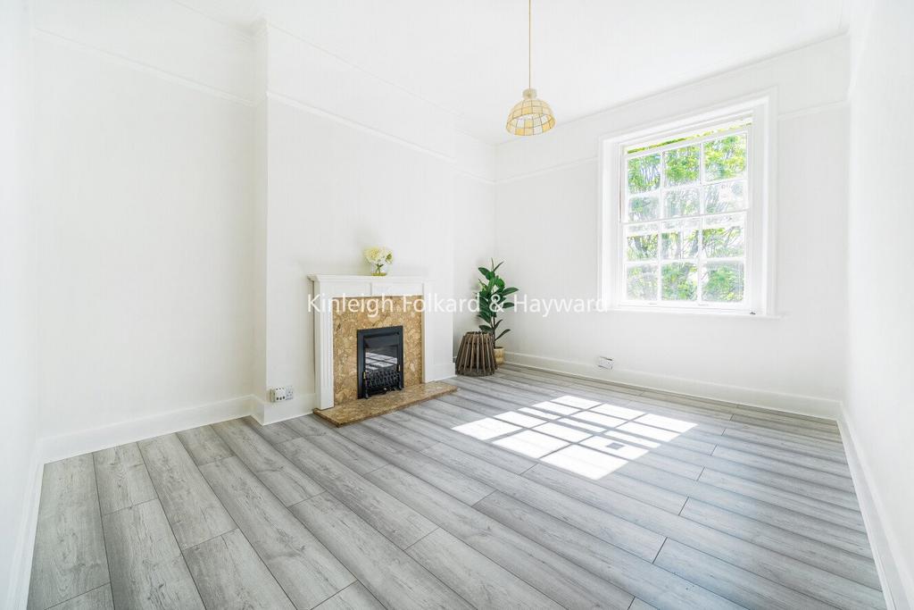 Albert Square, London, SW8 2 bed flat - £2,400 pcm (£554 pw)