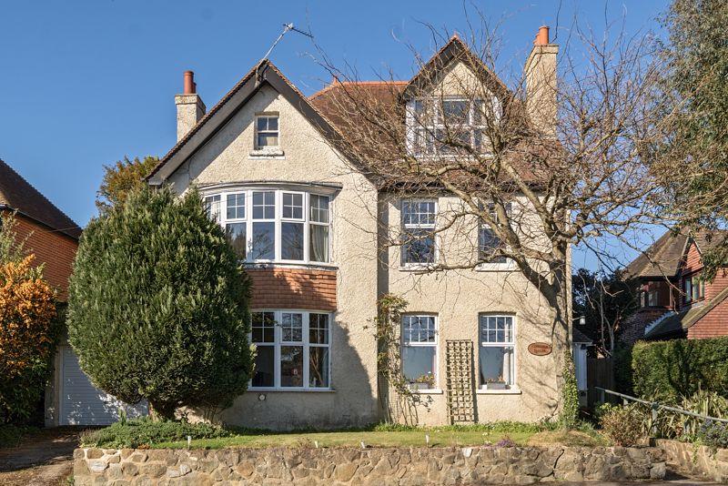Hythe/Saltwood 5 bed detached house for sale - £795,000