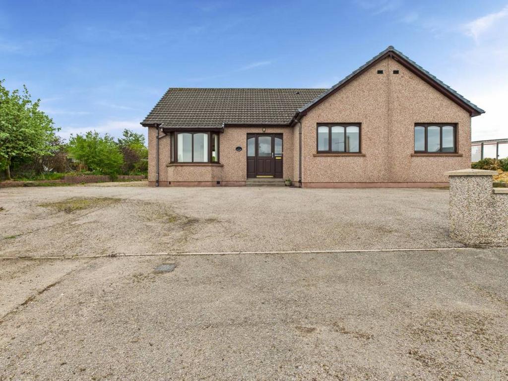 Garmond AB53 4 bed bungalow - £265,000