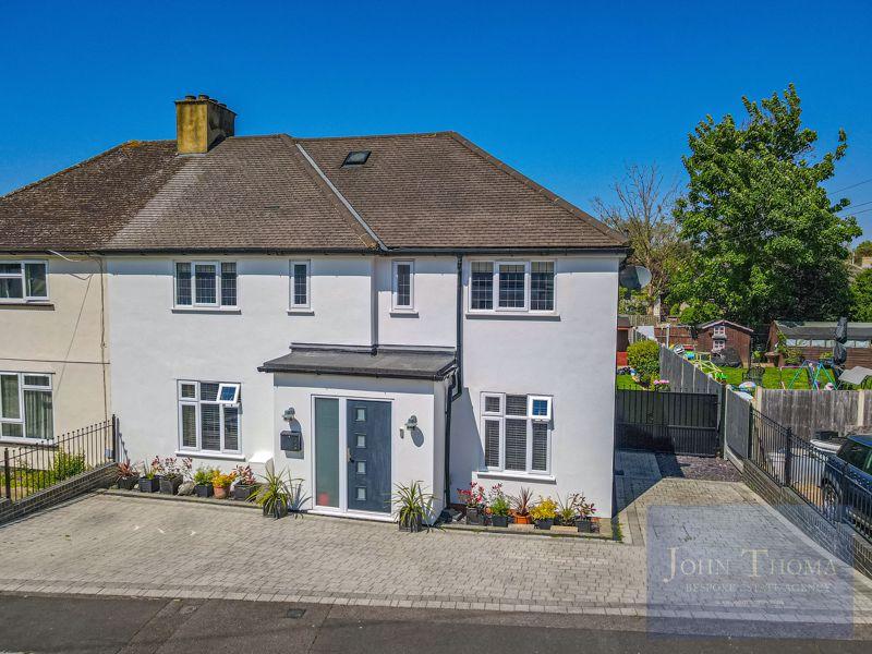 Forest Avenue, Chigwell IG7 5 bed semi-detached house for sale - £850,000