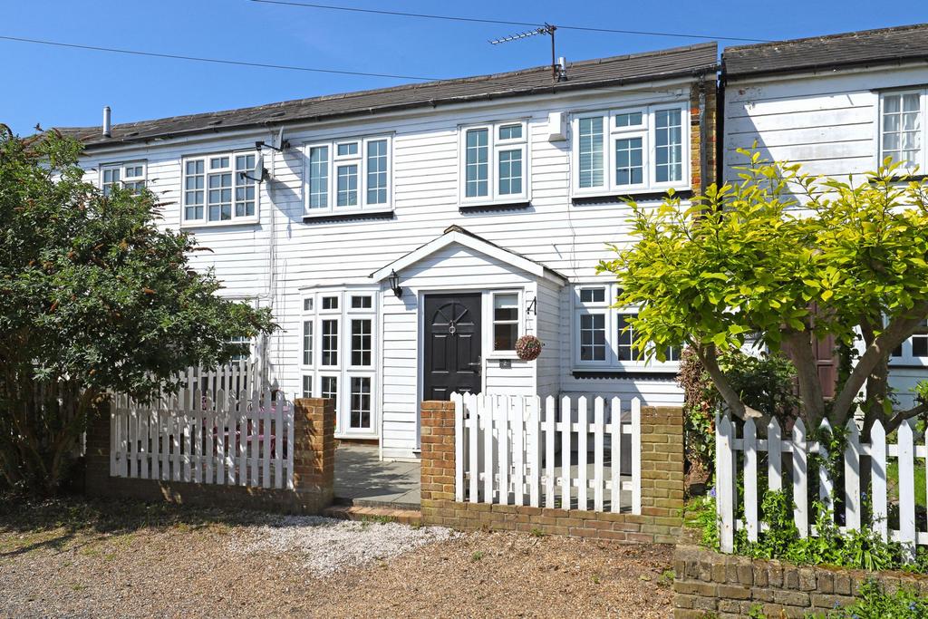 Princes Road, Buckhurst Hill, IG9 2 bed house for sale - £450,000