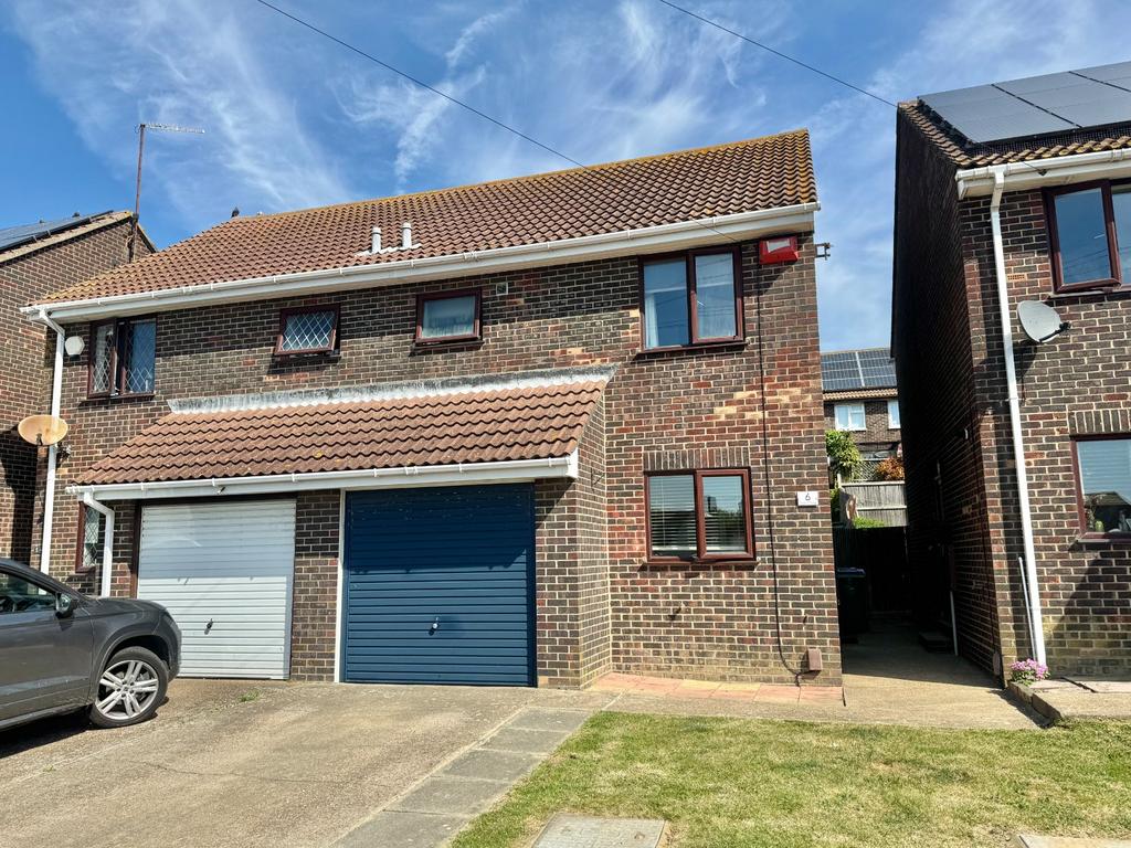 The Close, Kent CT19 3 bed semi-detached house for sale - £300,000