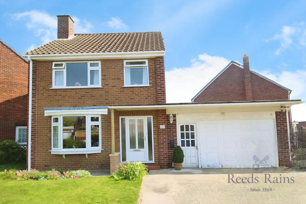Eastfield Crescent, Leeds LS26 3 bed detached house for sale - £345,000
