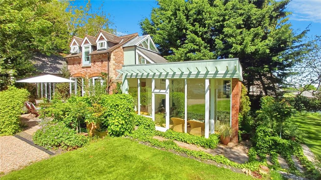 Forge Lane, Shorne, Kent DA12 3 bed detached house for sale - £750,000