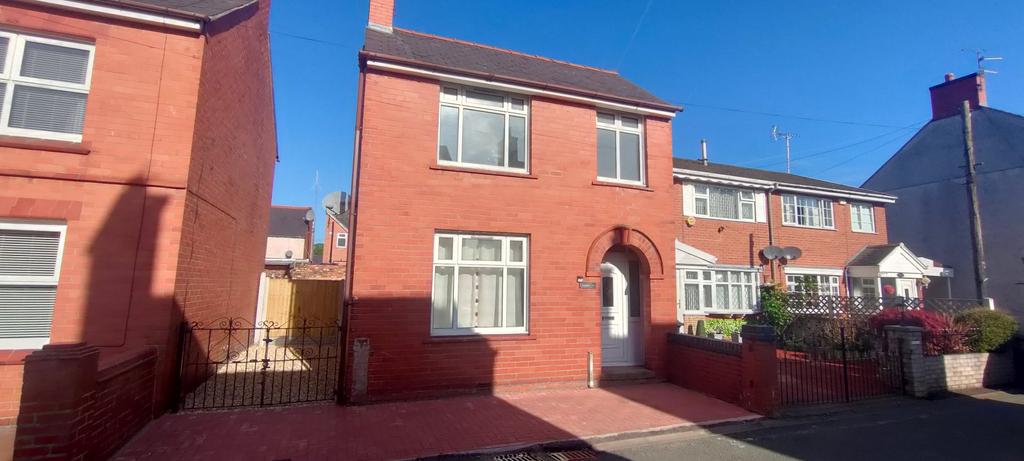 Hope Street, Wrexham LL14 3 bed detached house for sale - £154,500