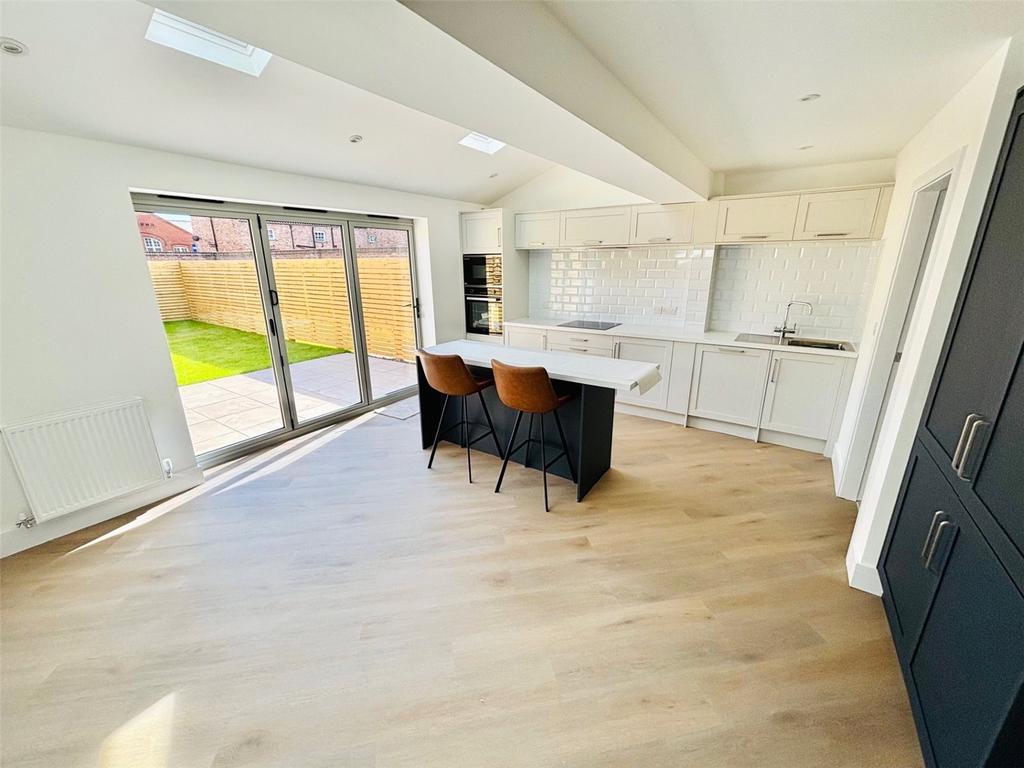 Bridgegate, Goole DN14 3 bed semi-detached house for sale - £295,000