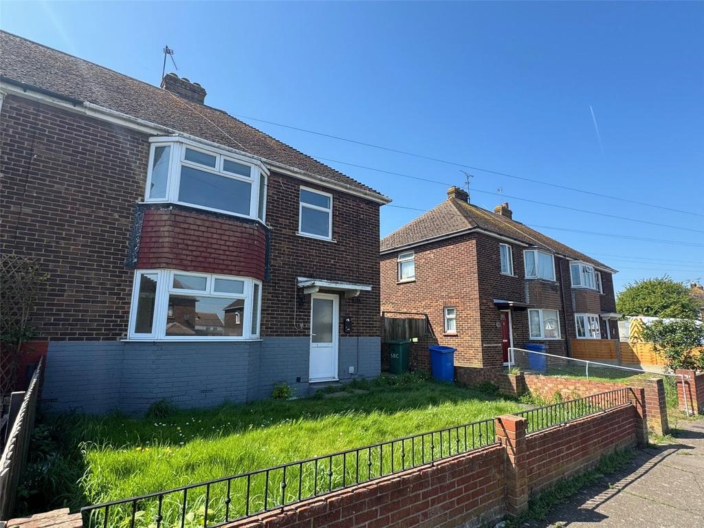 Swale Avenue, Queensborough, ME11 3 bed semi-detached house - £1,400 ...