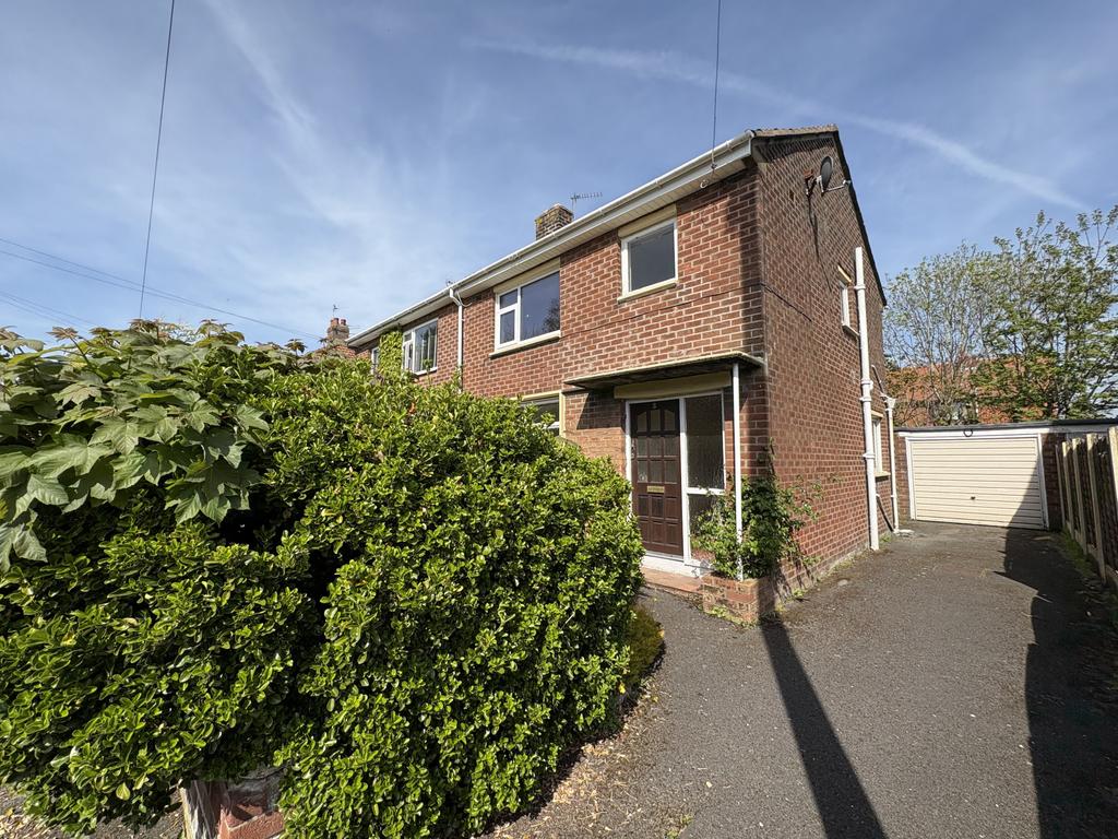 Coniston Crescent, Thornton FY5 3 bed semi-detached house for sale - £100,000