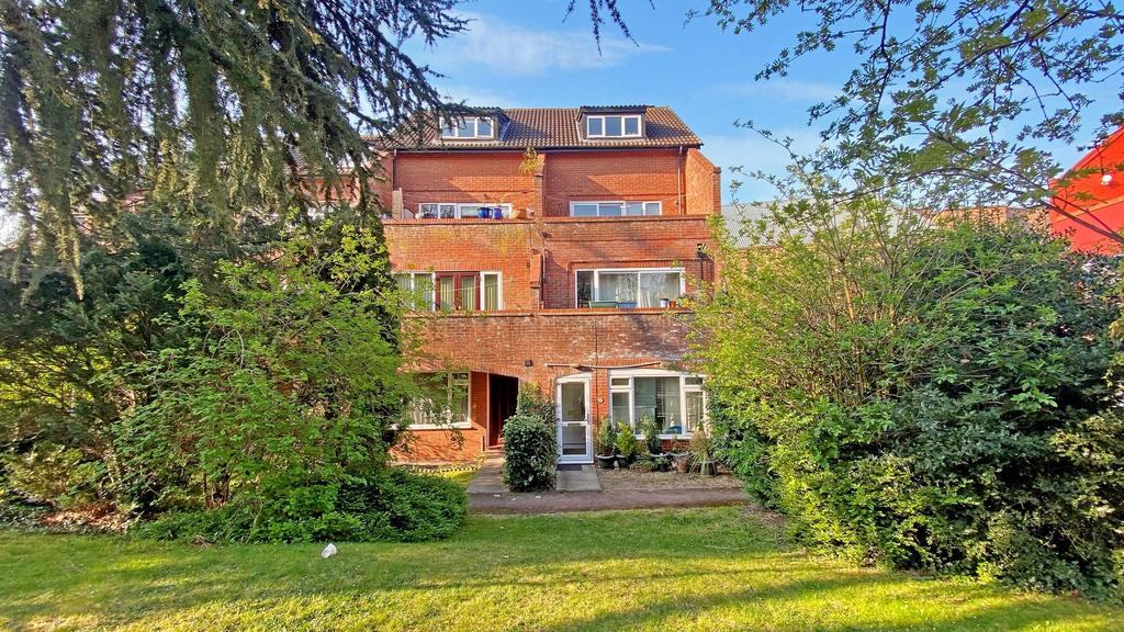 Cumbrian Way, Uxbridge, UB8 2 bed maisonette for sale - £270,000