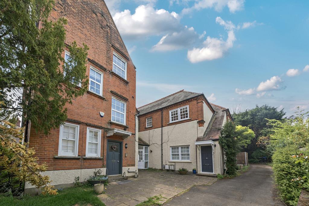 Manor Park, Chislehurst 2 bed apartment for sale - £595,000