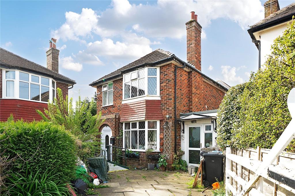 St. Winifreds Avenue West, Harrogate... 3 bed detached house - £350,000