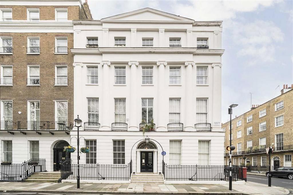 Bryanston Square, London W1H 2 bed flat to rent - £5,876 pcm (£1,356 pw)