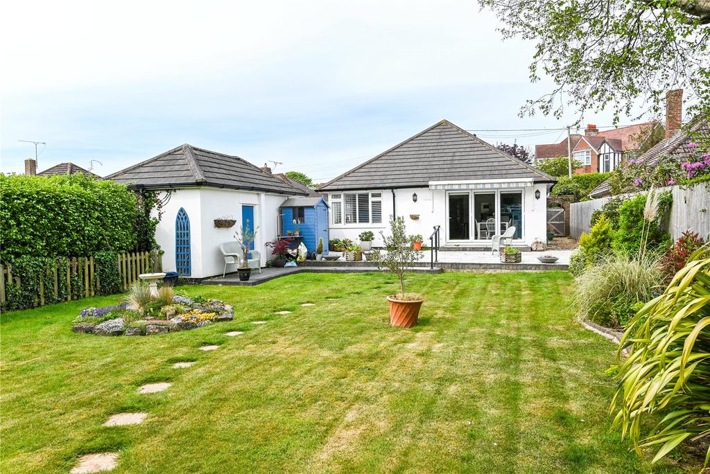 Dilly Lane, Barton on Sea, New... 3 bed bungalow - £700,000