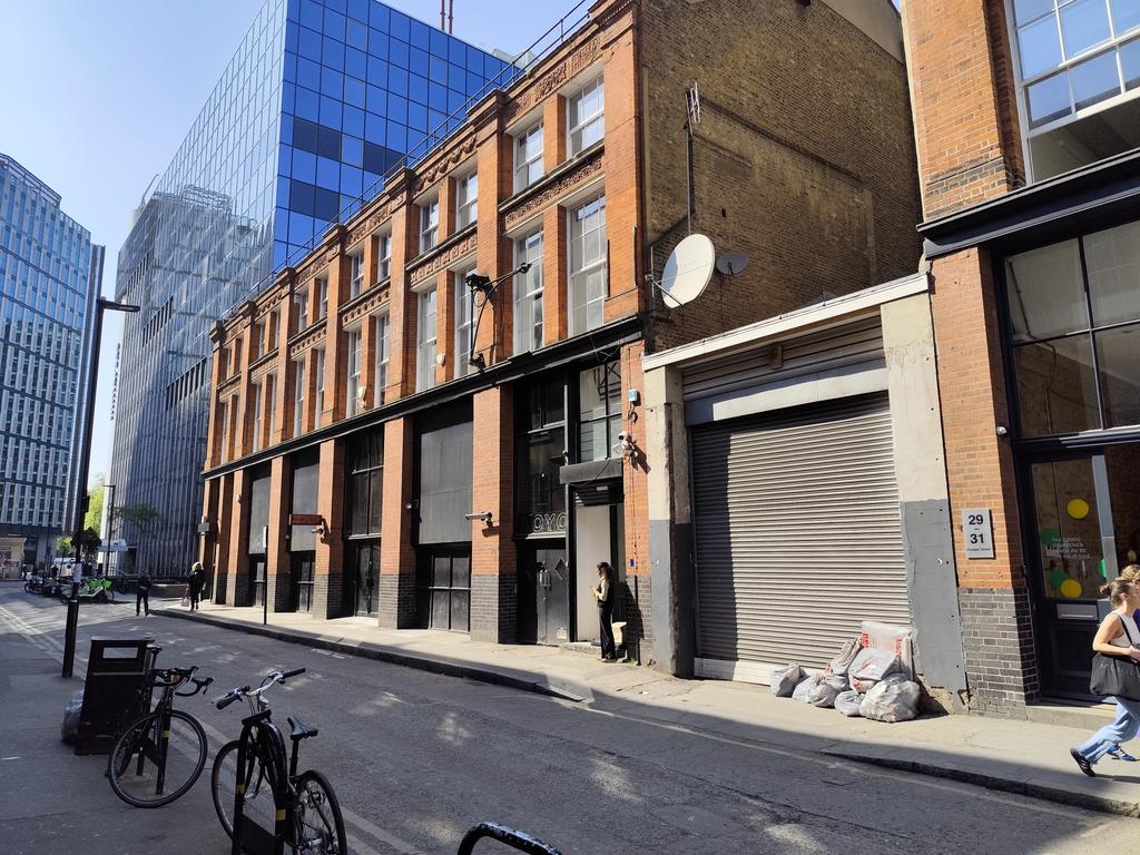 Cowper Street, London EC2A Office to rent - £8,625 pcm (£1,990 pw)