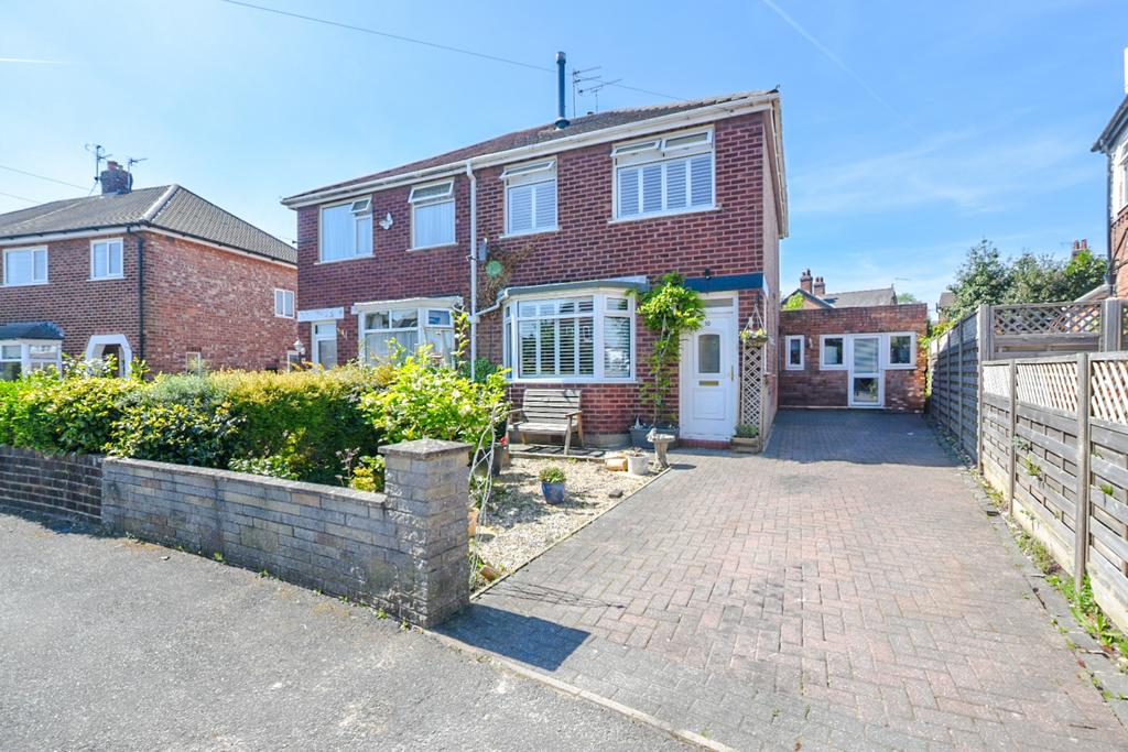 Rayleigh Avenue, Davenham 3 bed semi-detached house for sale - £340,000