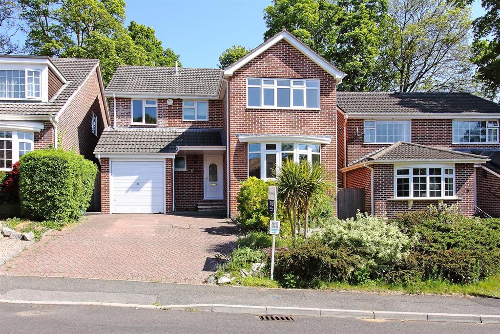 Lynwood Drive, Merley, Wimborne 5 bed house - £1,800 pcm (£415 pw)