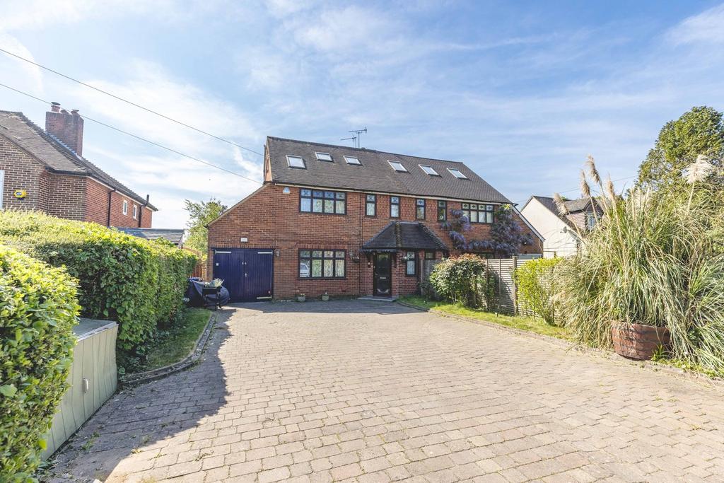 Slough Road, Iver Heath SL0 4 bed semi-detached house for sale - £900,000