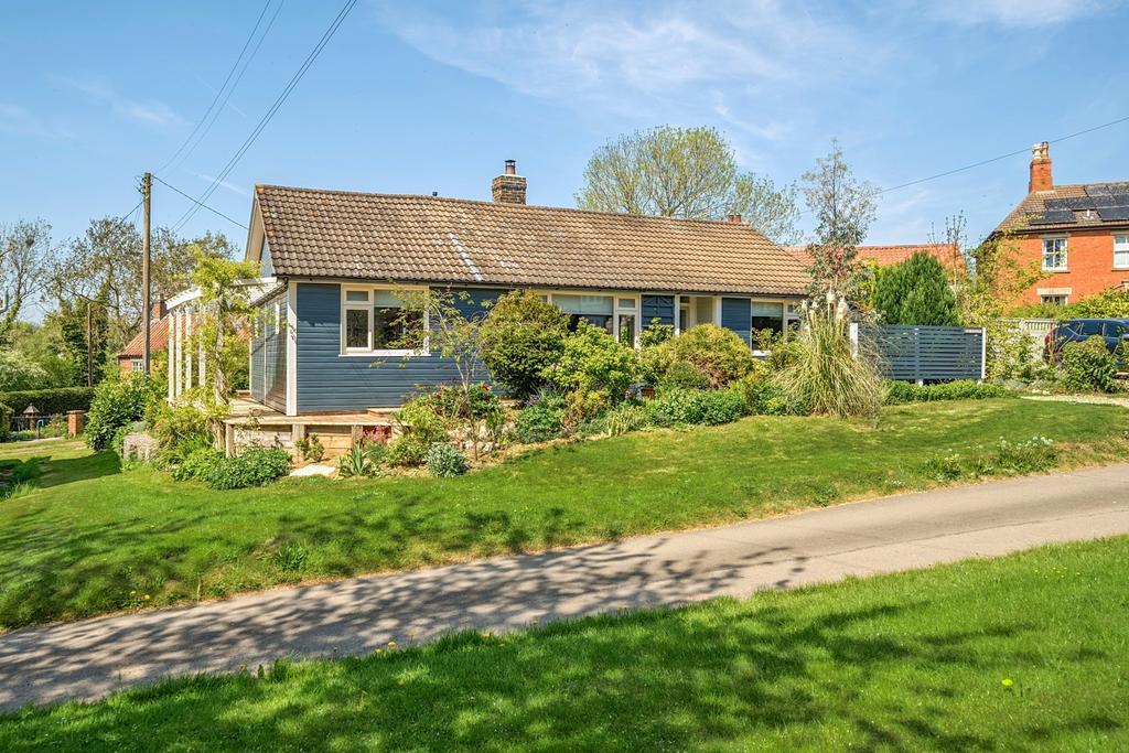 Little Humby, Grantham, Lincolnshire... 2 bed detached bungalow for ...
