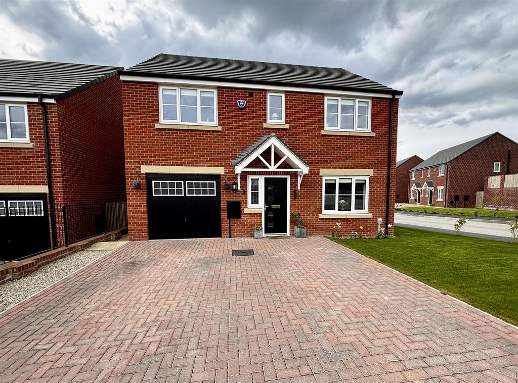 Hazel Mount, Garforth 5 bed detached house for sale - £475,000