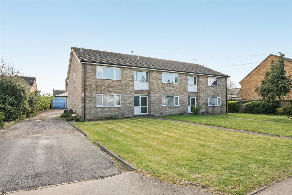 High Street, Stotfold SG5 1 bed apartment - £133,000