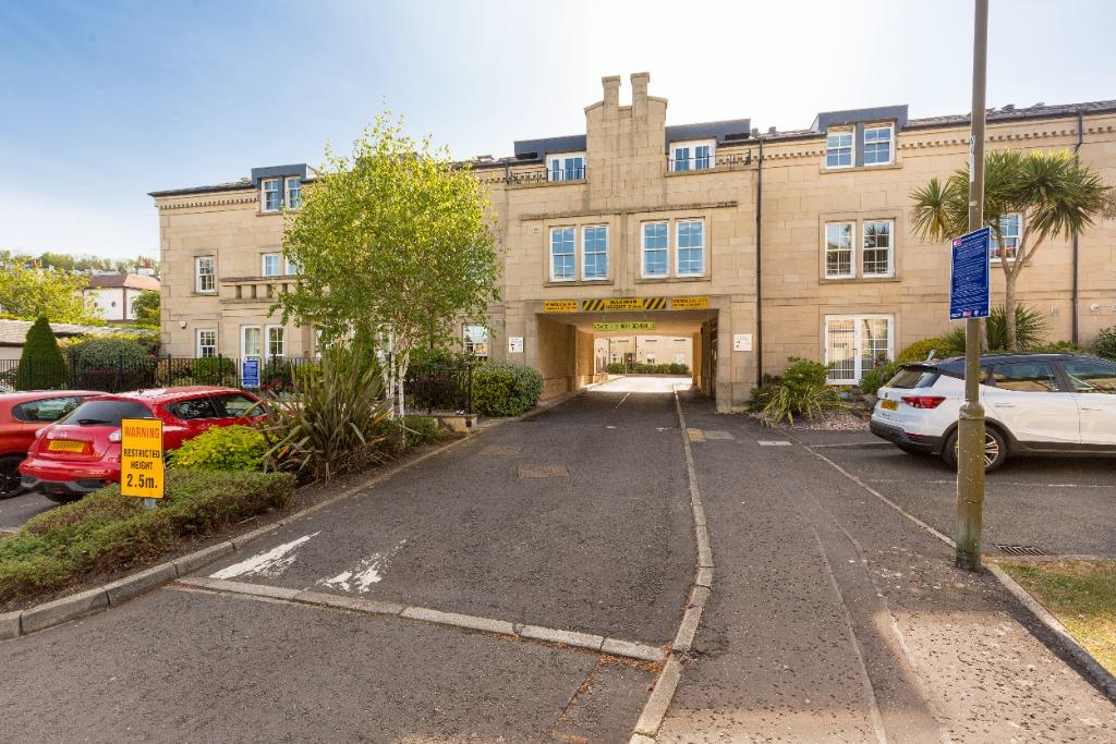 Willowbrae Road, Meadowbank... 2 bed flat - £1,250 pcm (£288 pw)
