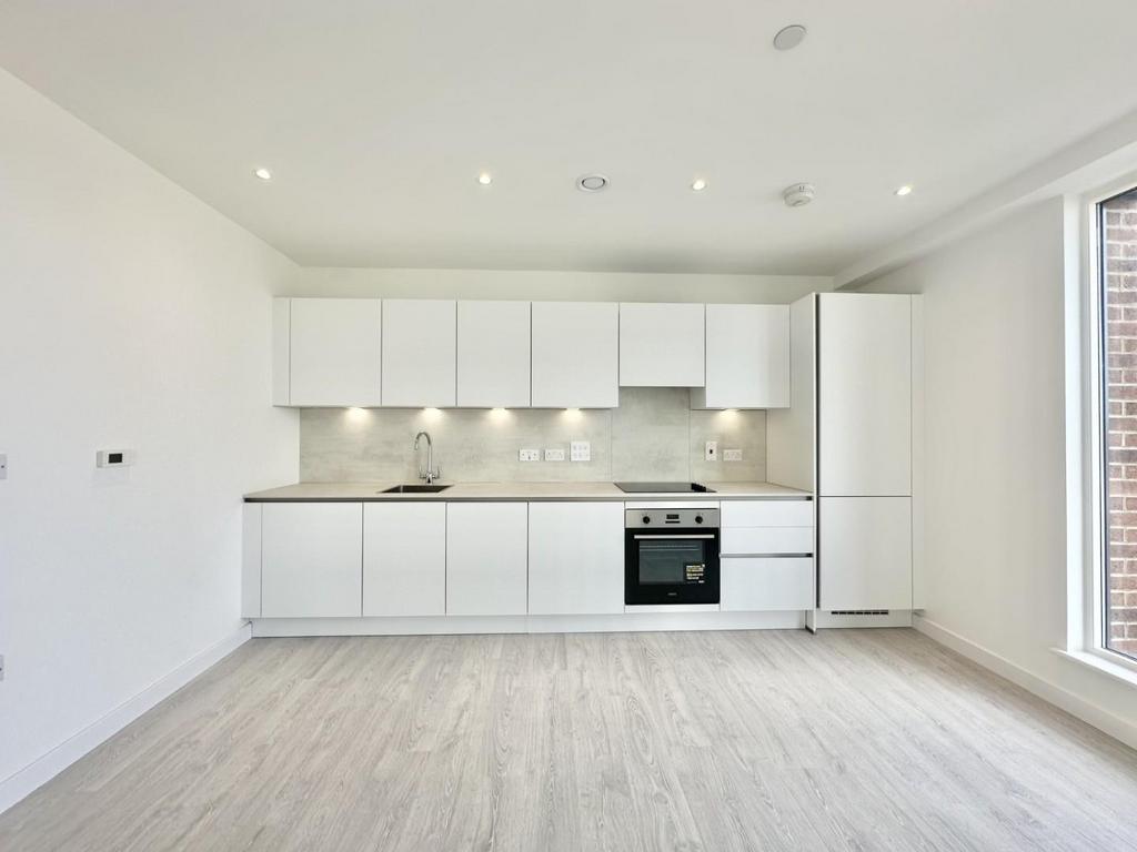 Caturra Court, Cranton Avenue, Hayes 2 bed apartment - £1,995 pcm (£460 pw)