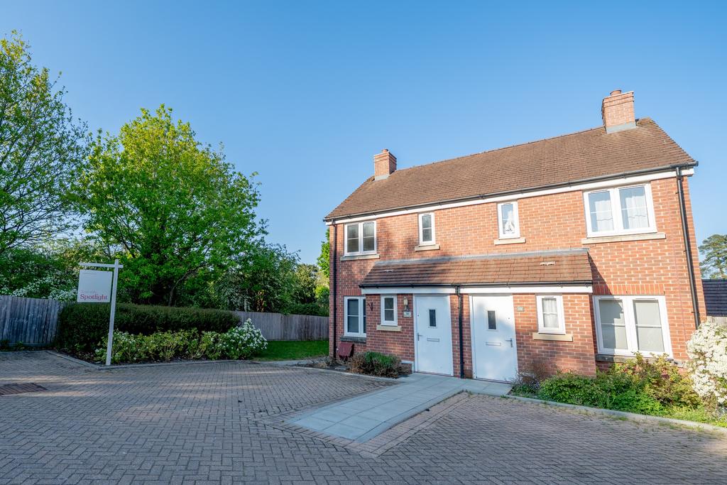 Farm Close, Totton, Southampton 2 bed semi-detached house - £1,350 pcm ...