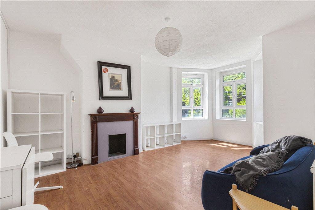 Homerton Road, London, E9 3 bed apartment for sale - £375,000