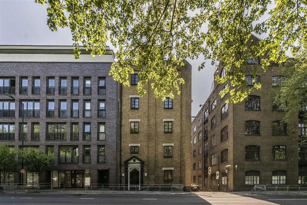 The Highway, London E1W 2 bed flat - £760,000