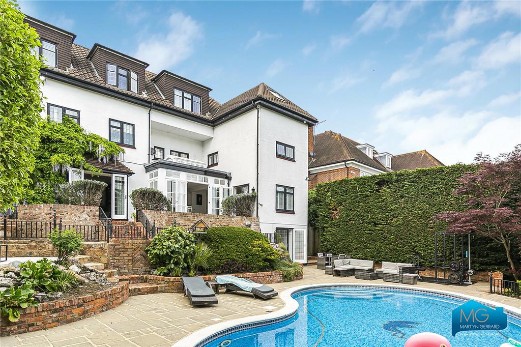 Camlet Way, Hadley Wood... 7 bed detached house - £11,000 pcm (£2,538 pw)