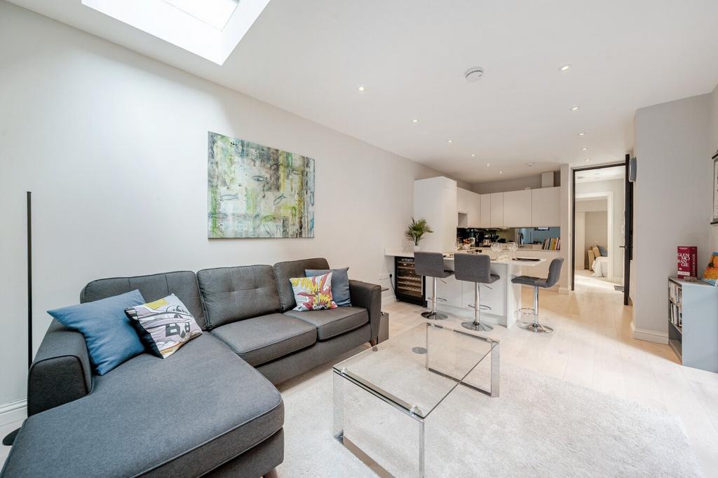 Sellincourt Road, Tooting, London, SW17 2 bed flat for sale - £650,000