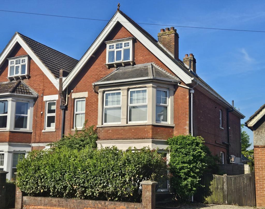 Castle Road, Salisbury, Wiltshire, SP1 5 bed semi-detached house for ...
