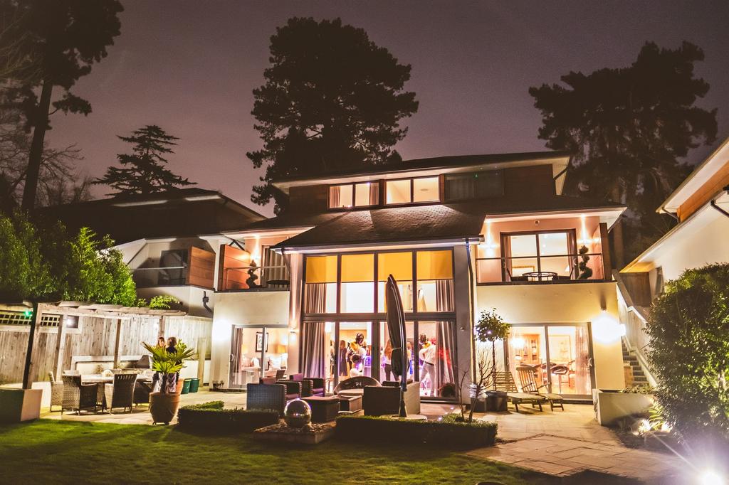 Woodland Drive, Cobham, KT11 5 bed detached house for sale - £2,850,000