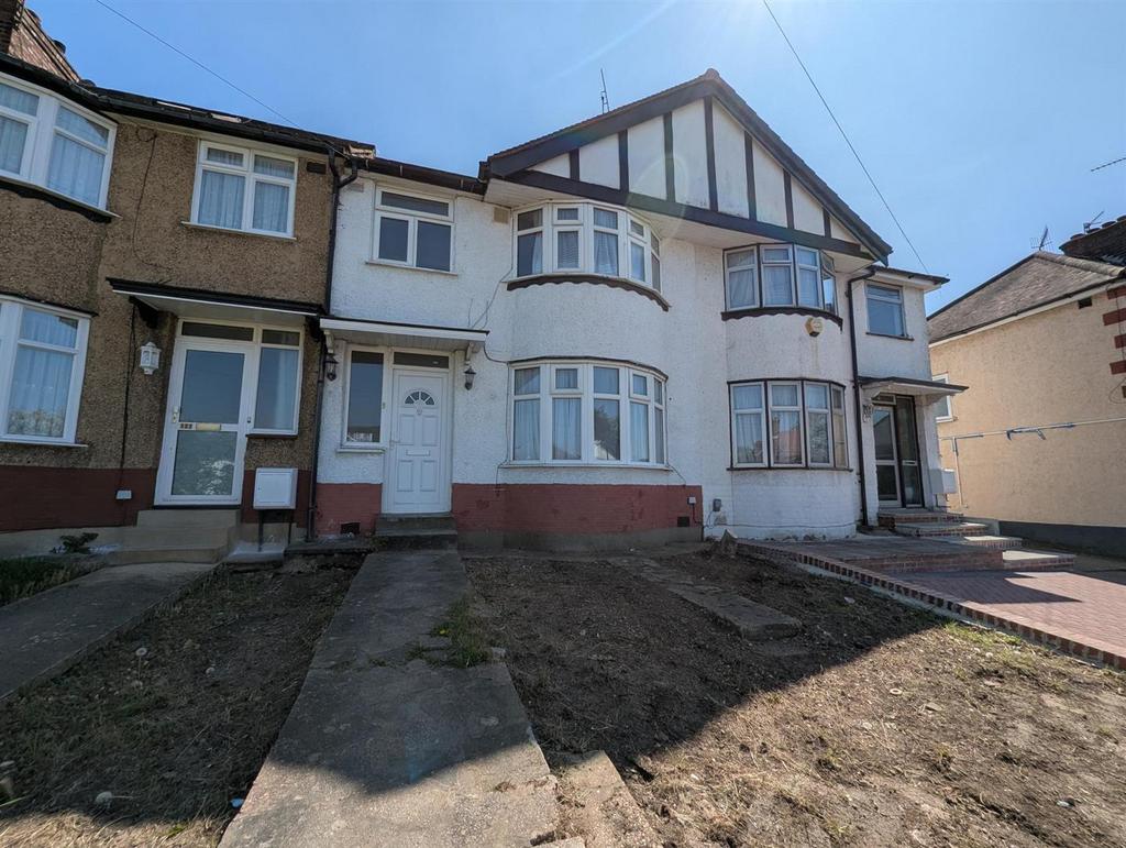 Roxeth Green Avenue, Harrow 3 bed house - £2,400 pcm (£554 pw)