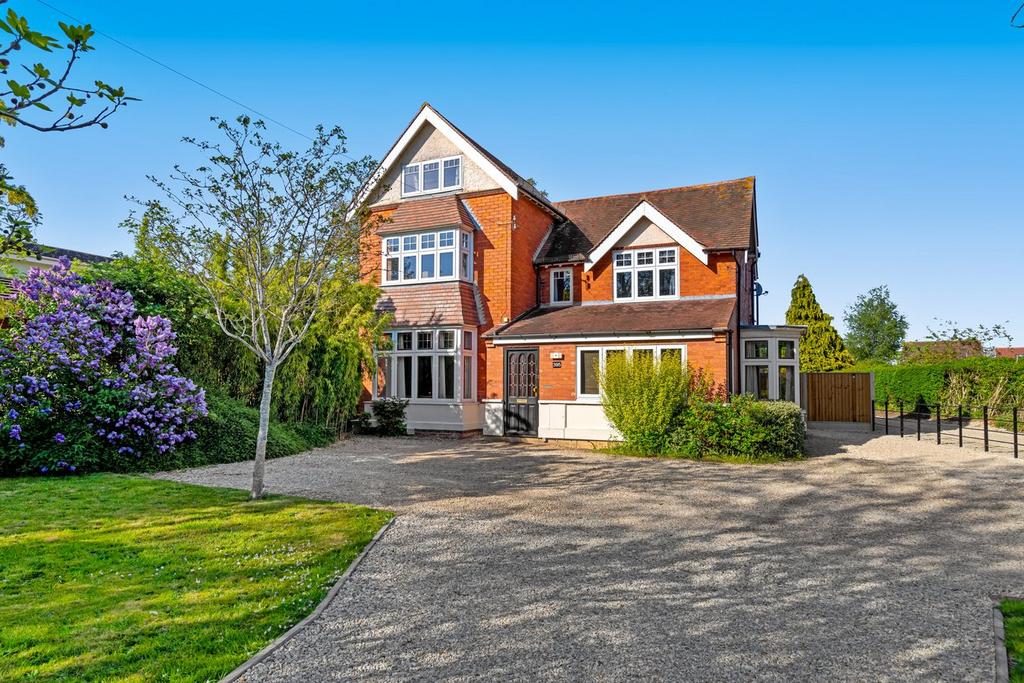 Innsworth Lane, Churchdown, GL3 4 bed detached house - £625,000
