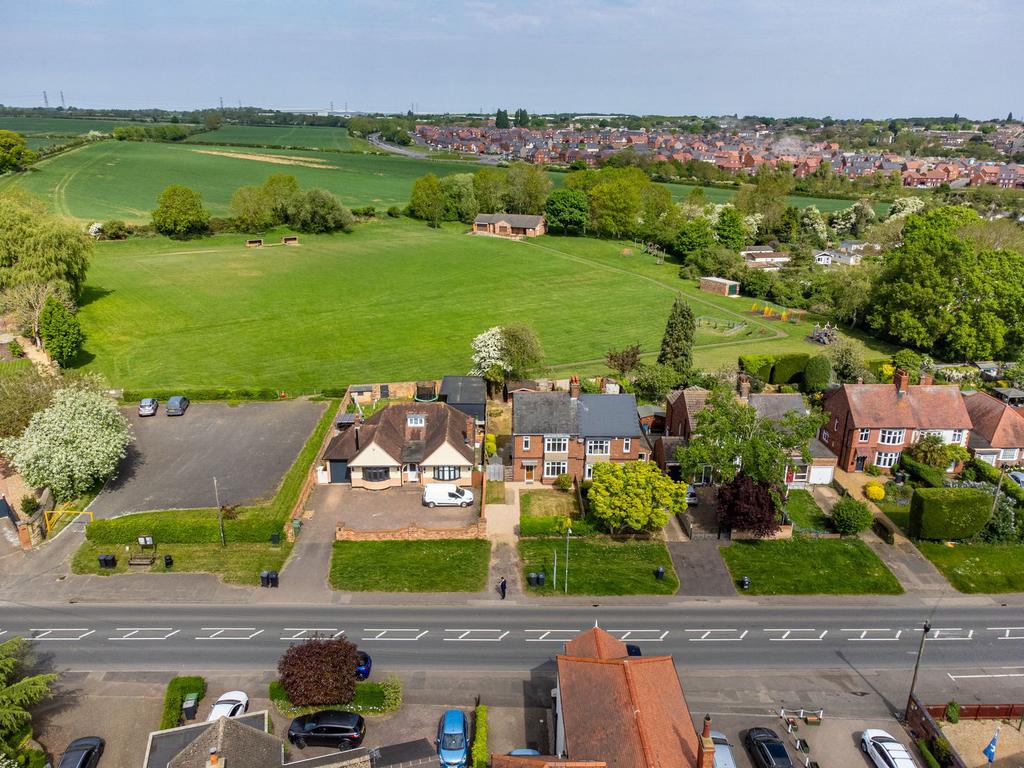 Main Road, Wellingborough NN8 3 bed semi-detached house to rent - £ ...